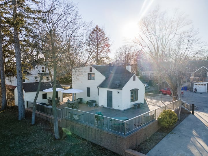 Melrose Place - Iowa City, IA