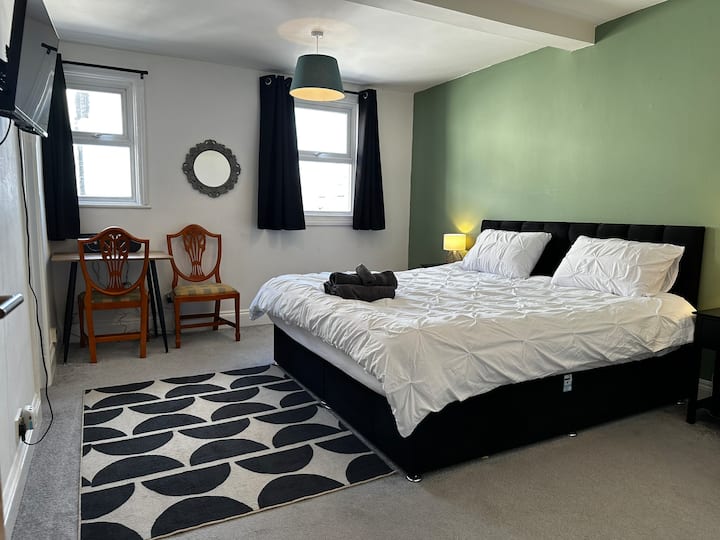 Cosy 1 Bed Room Apartment, Super King Bed - Colchester