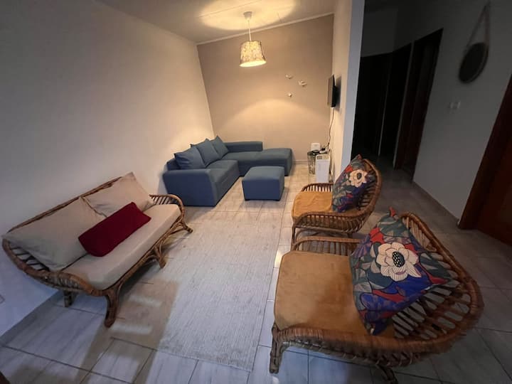 Appartement Spacieux Et Confortable Avec Jardin - Libreville