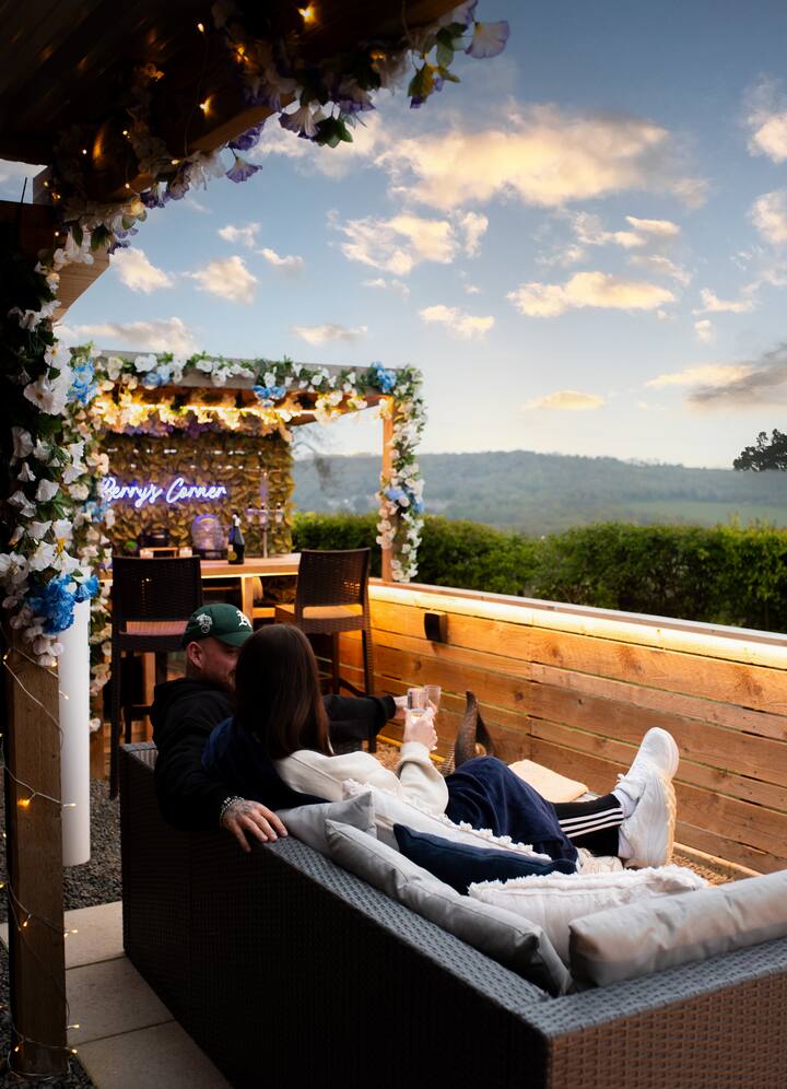 Berries Corner-private Hot Tub & Outdoor Smart Tv - North Wales