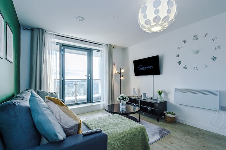 Stunning 2bed Apt, Dart Board, Balcony, Sleeps 6 - Manchester