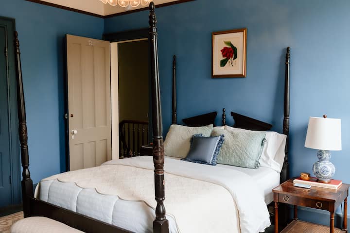 Hanover House, Room No. 2 - Milwaukee, WI