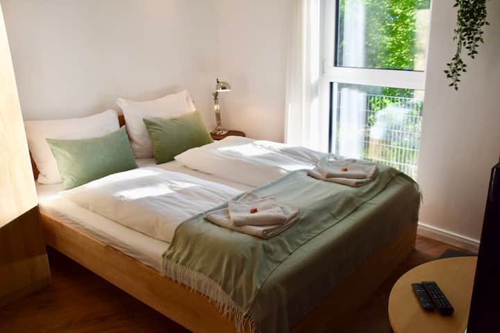 Stilvolle Wohnung Mit Parkplatz & Balkon - Rostock
