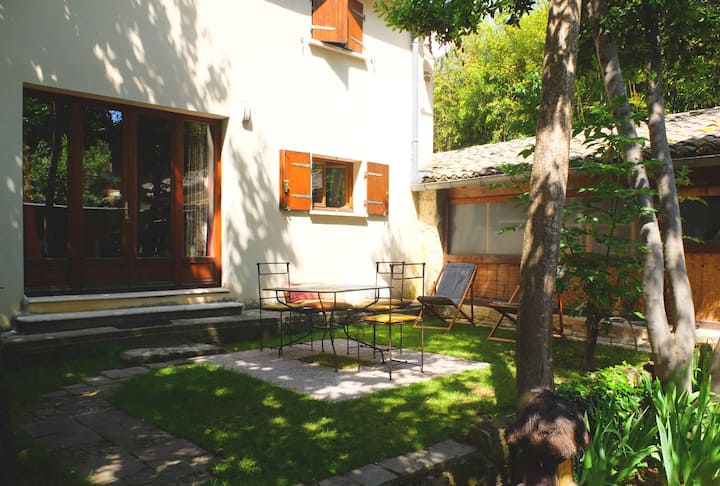 Studio/loft Donnant Dans Un Jardin Calme à Uzès - Uzès