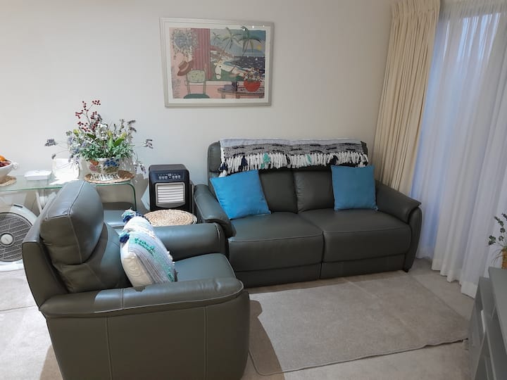 Narrabeen T/h, Master B/r, 2nd B/r X 1 Bed / Office Space, Shop, Bus, Surf 100m - Narrabeen