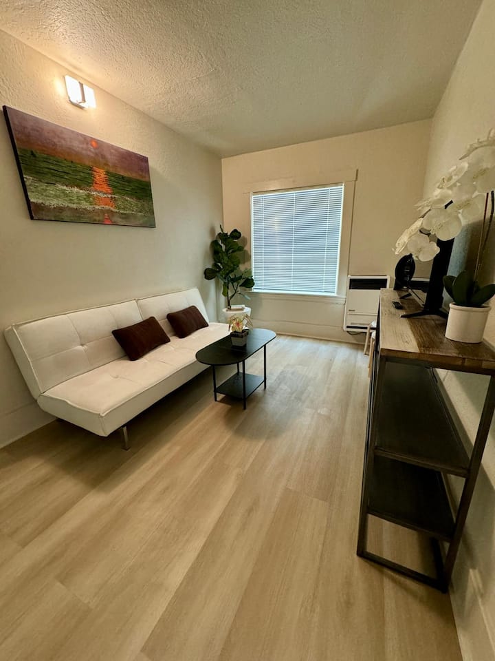 2 Blocks To Campus - Comfy 2 Bd Apartment - Berkeley, CA