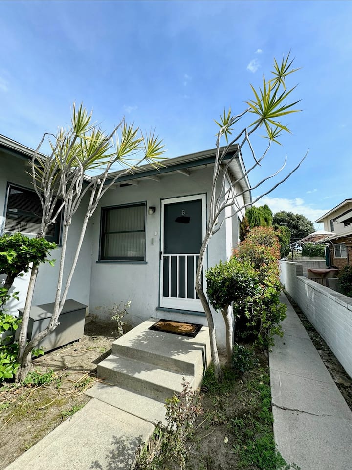 A Cozy Getaway - Santa Monica, CA