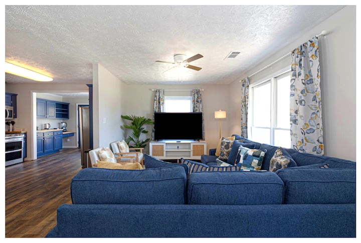 5br Escape | Modern Stay W/ Poolside Vibes - Lake Oliver