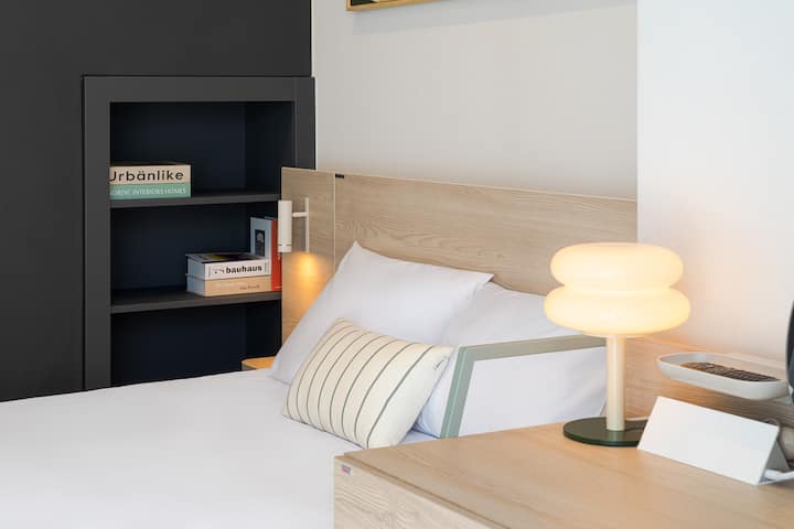 Stylish Loft For 3｜queen Bed + Topper｜staycation - 정왕1동