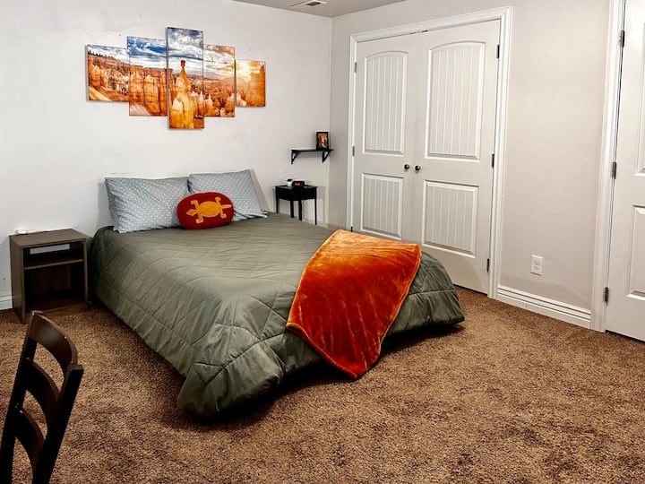 Bryce Room At Parks Place Queen Bed, Twin Mattress - Cedar City