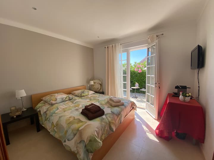 Belle Chambre D’hôte,
Terrasse,piscine,
Boulodrome - Grimaud