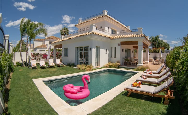 Villa Del Mar Close To The Beach On Offer - Costa del Sol
