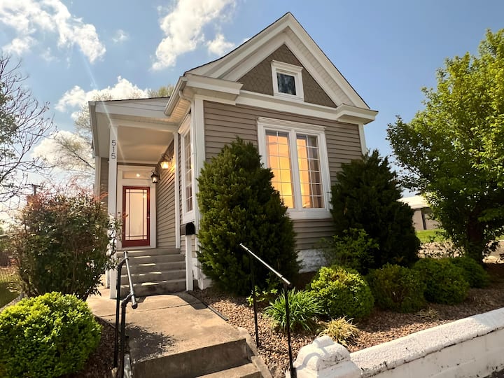 Newly Renovated Downtown Home: Fantastic Location - New Albany, IN