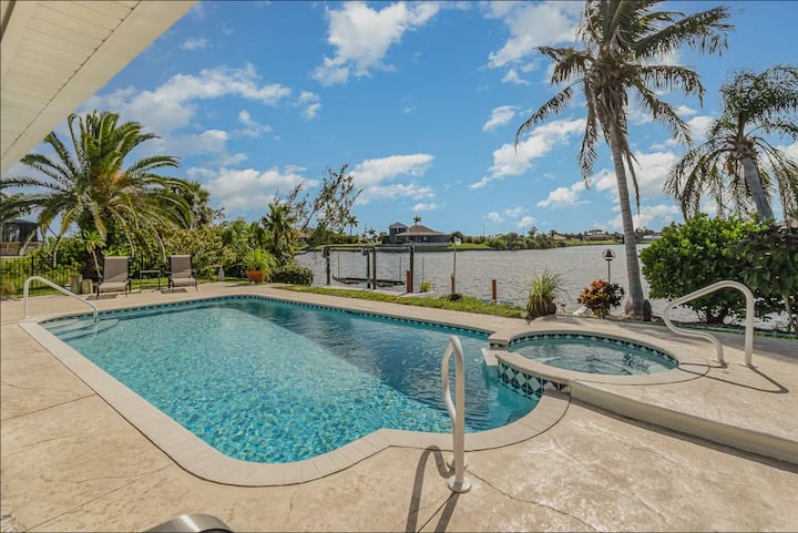 Bab's Blue Bayou Waterfront
3 Bdrm/pool/hot Tub - Burnt Store Marina