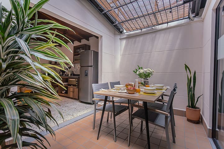 Am: Cozy Beds+ac+tv/self Check/desks/cerca A La 70 - Medellín