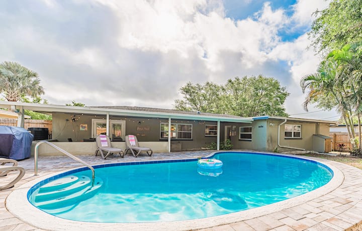 Family Paradise: Heated Salt Pool & Beach (5mi) - Clearwater, FL