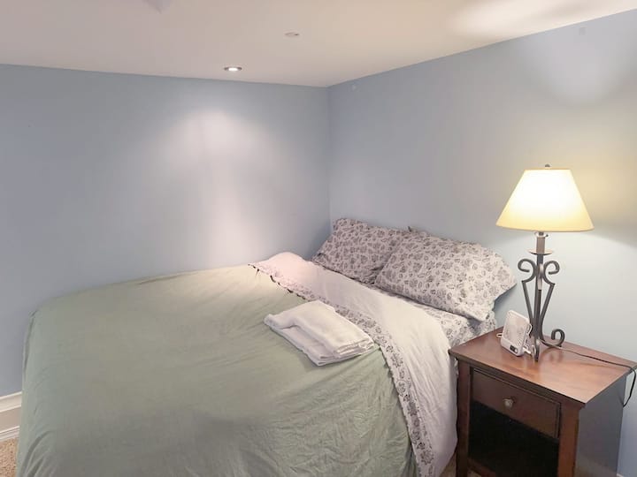 Room 2 In Large House In Magnolia - Seattle, WA