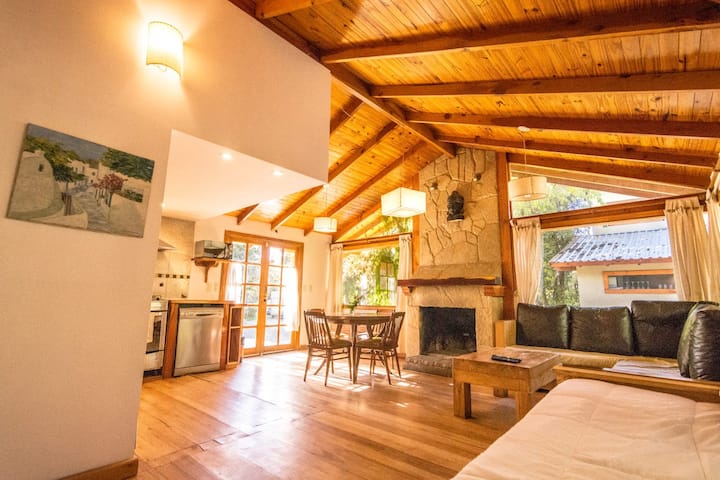Cabaña De Madera Con Hogar. - Bariloche