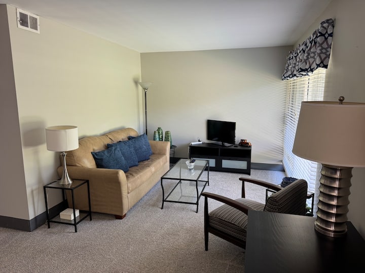 Private Apt In Webster Groves-j1 - Kirkwood, MO