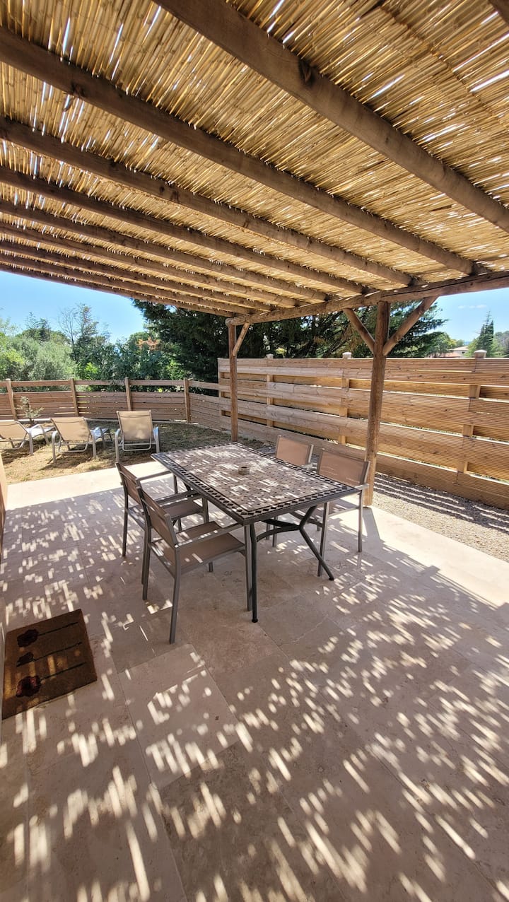 Appart Dans Villa, Terrasse Et Jardin - Var