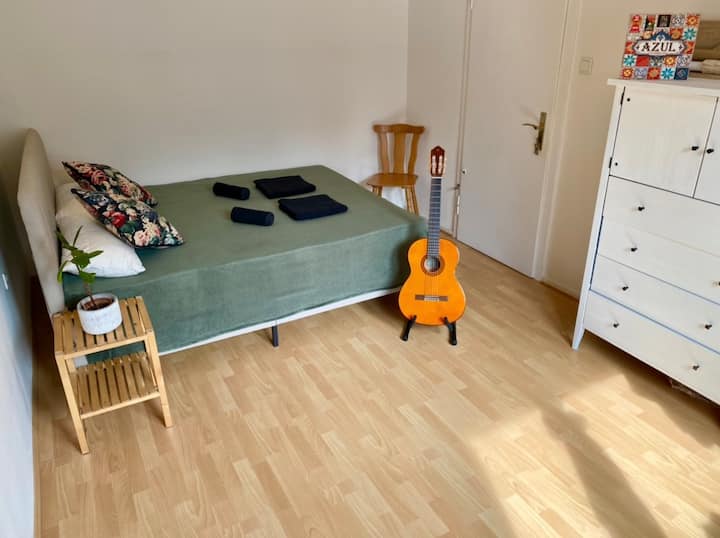 A Bright Two-bedroom Apartment In The Center! - Düsseldorf Airport (DUS)