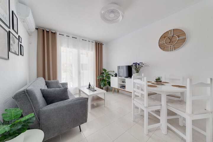 Nice Apartment With Pool In Torrevieja Center - Torrevieja