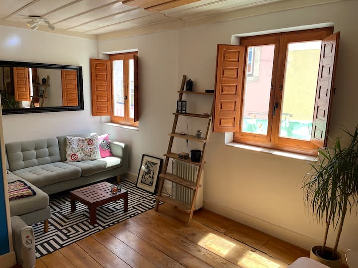 A Romantic Getaway Inside The Castle Walls - Lisbon