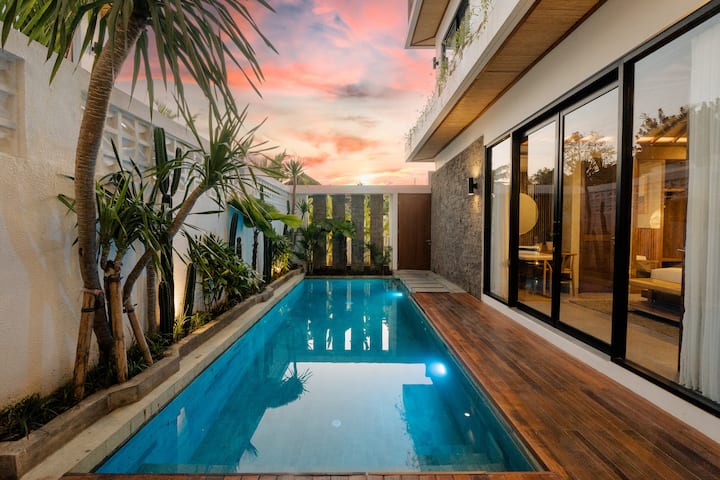 Luxury Canggu 3 Level Villa Only 5mins To Beach - Bali