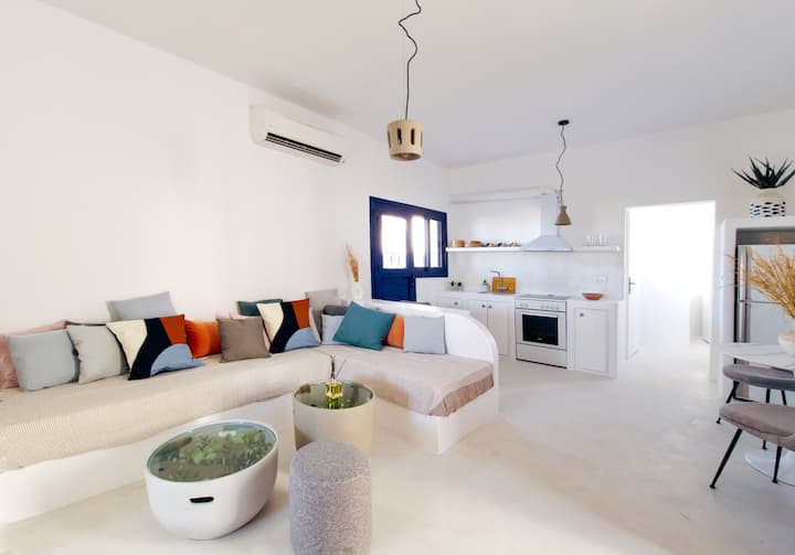 Karpimo North | Sunset View & Private Jacuzzi - Santorini