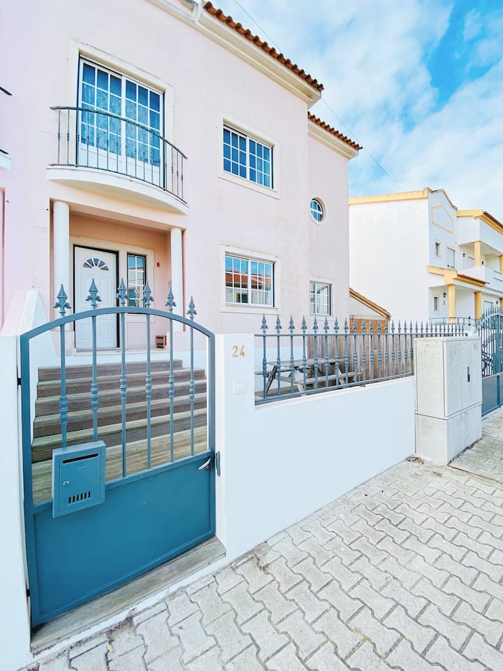 Supertubos West Surf® House - Peniche