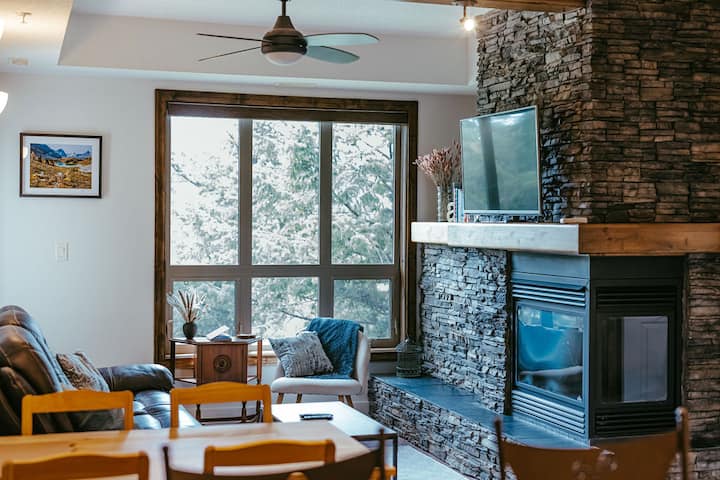 2 Bedroom | A/c | Pool | Hot Tub - Radium Hot Springs