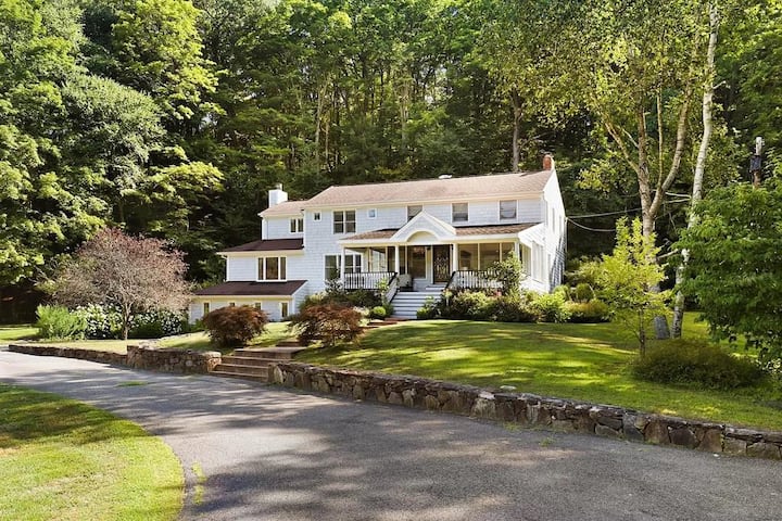 Perfect Summer Getaway, Charming, Private House - Bedford, NY