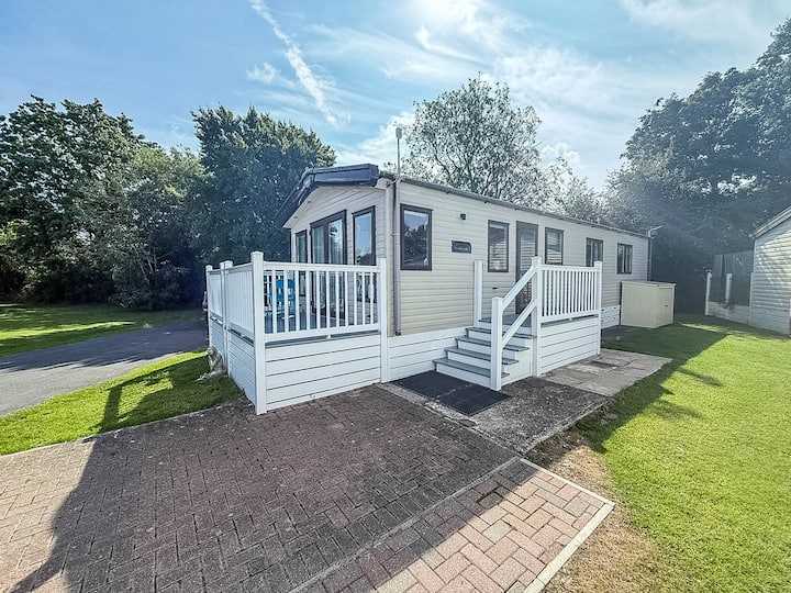 Beautiful Caravan & Decking In Suffolk Ref 60022m - Suffolk