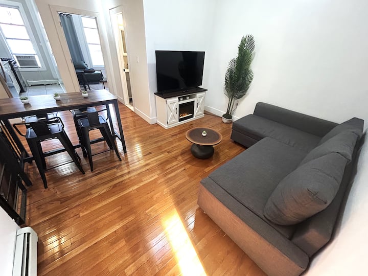 2br Newly-reno'd Townhouse (20 Mins To Manhattan!) - Brooklyn, NY