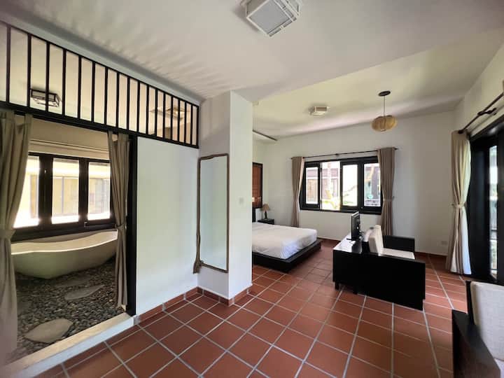 Eastwestvilla*bathtub*pool*garden*breakfast - Hội An