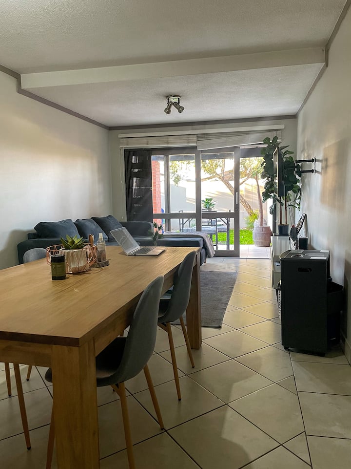 Tranquil Garden Apartment In Sandton - Randburg