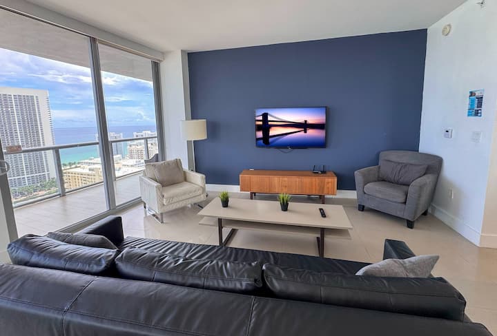 51b Exclusive 3bdr Apt W/lovely View At Beachwalk - Hallandale, FL