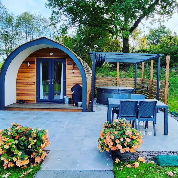 Shays Farm Glamping - Foxy Loxy - Northwich