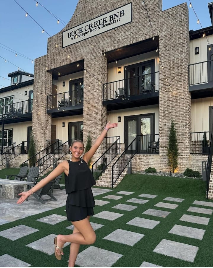 Waterfront 3 Bedroom Executive Loft Suite - Hoover, AL