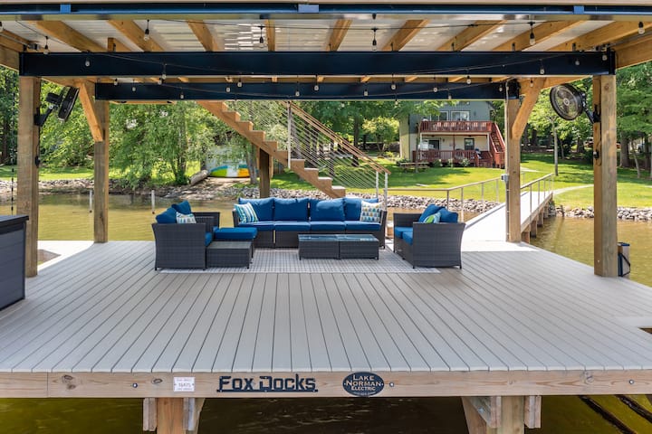 Lakefront: Dock, Paddle Boards, Kayaks + Firepit - Mooresville, NC