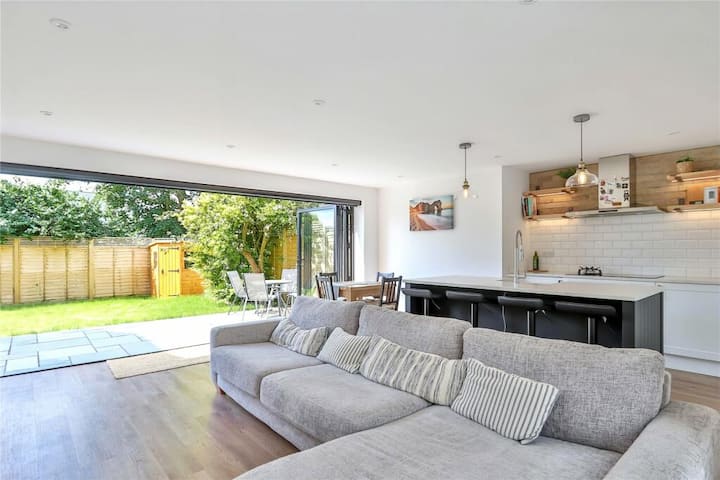 Modern Home In The Heart Of Ashley Cross - Bournemouth