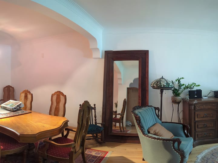 Deux Chambres Dans Une Maison - Montréal, QC