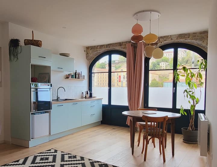 Fraîcheur Et Patio Au Bord De L'eau - Lyon