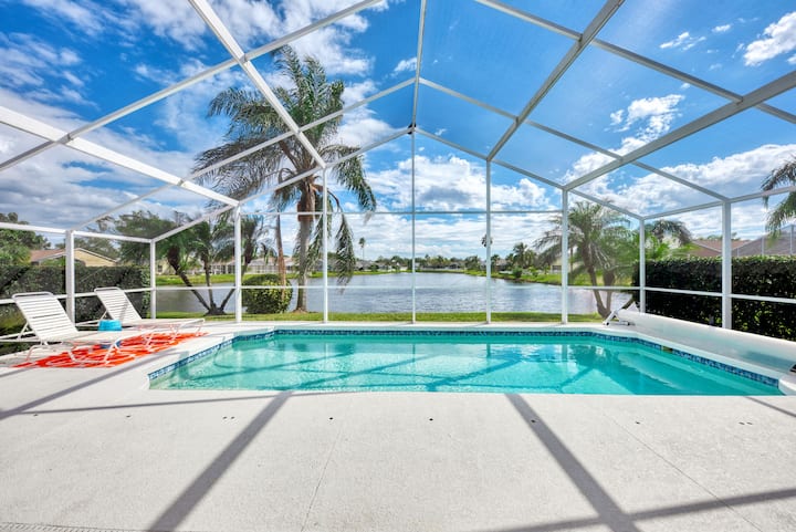 Bradenton’s Sunshine Bellis Pool With A View - Lakewood Ranch, FL