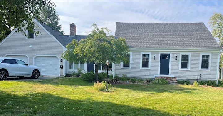 Newly Renovated Cape House - Falmouth, MA
