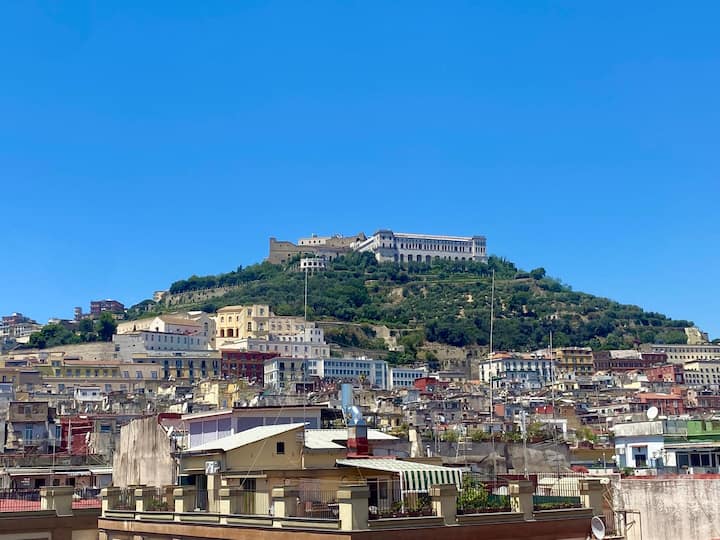 The Navel Of Naples On Via Toledo - Naples, Italie