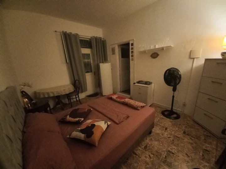 Quarto Independente Em Copacabana, Próximo à Praia - Copacabana