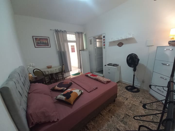 Quarto Independente Em Copacabana, Próximo à Praia - Copacabana