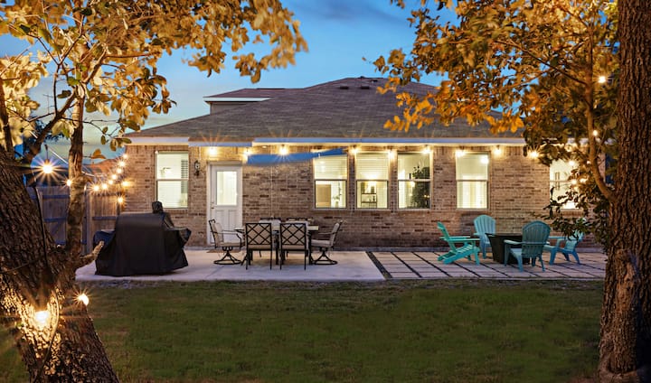 Spacious 2-story Home Near Tubing, Outlets, & Nb - San Marcos, TX