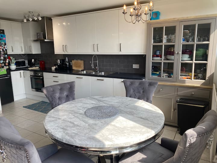 Family Room Located In Belgravia - Central London